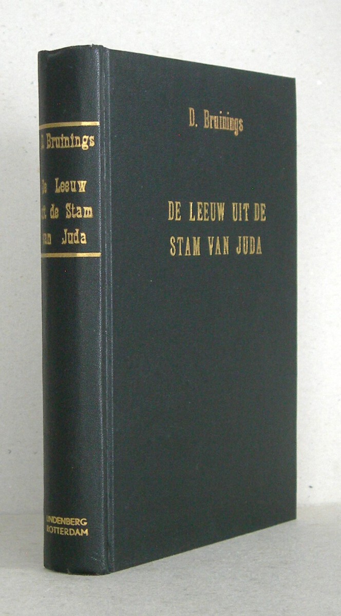 De Leeuw uit de stam van Juda, als een Lam ter slachting geleid ...